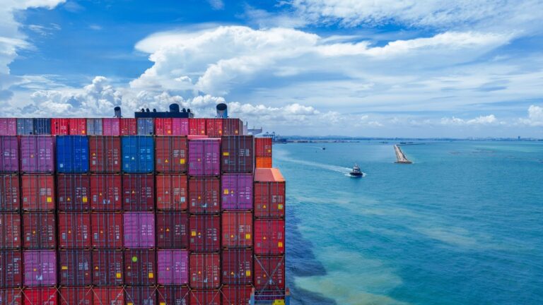 Port Congestion: Why It Happens and 9 Ways to Avoid Delays