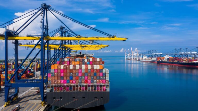 Demurrage vs Detention: What They Cost and How to Avoid Both