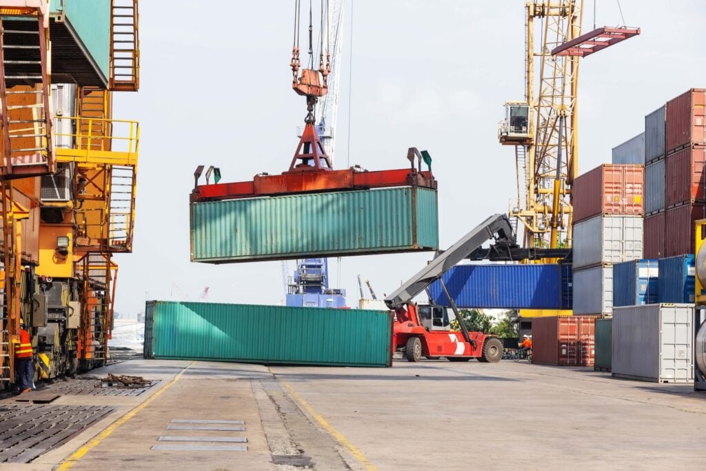 LOLO Charges Meaning: Lift-On/Lift-Off Fees Explained for Shipping